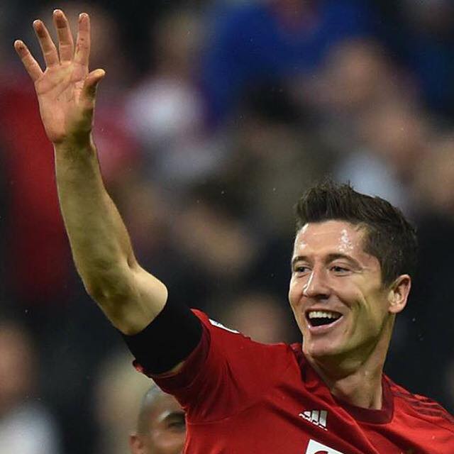 Historic Lewandowski Smashes Five for Bayern - Sport/Life